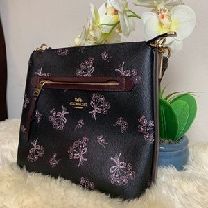 Coach | Bags | Coach Mae File Crossbody With Ribbon Bouquet Print ...